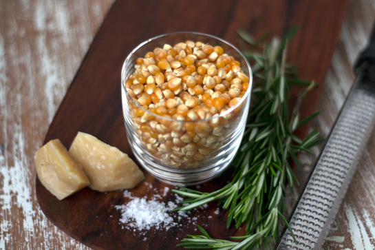 Crispetas con romero y parmesano - Olga Sofia Perez